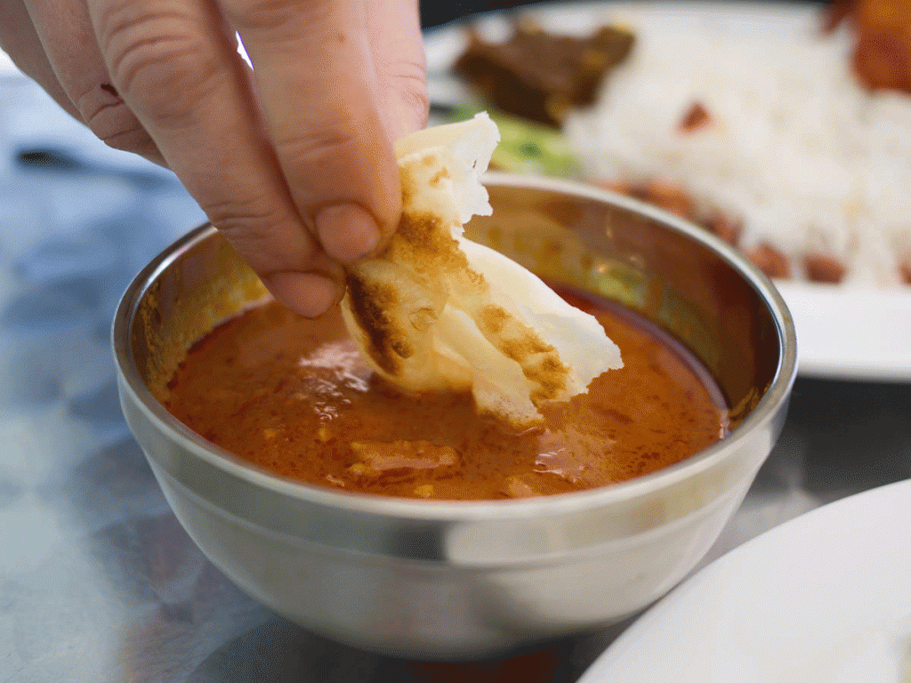 Under The Angsana Tree: The Way You Eat Prata Says A Lot About You