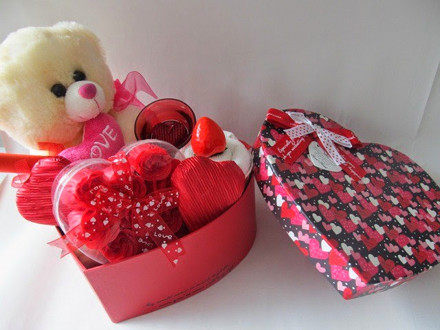 Pembe Fikirler Atölyesi: Sevgiliye Hediye Önerileri Part1