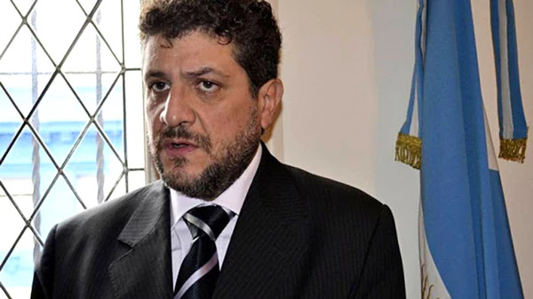 La ventana indiscreta de julia: Un nuevo beso de Judas. Panchoto envía ...