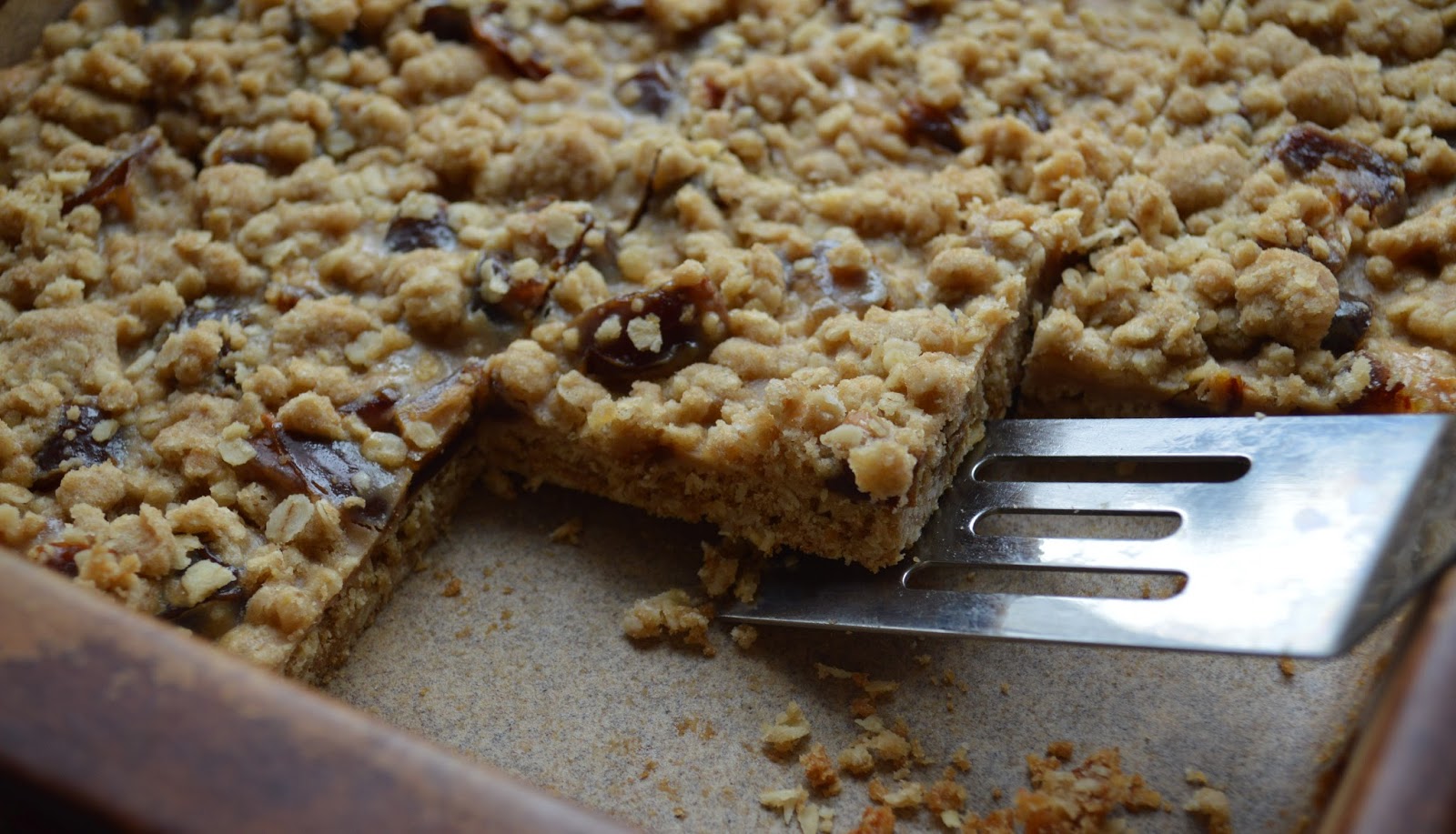 The Messy Apron: Maple Date Oatmeal Bars