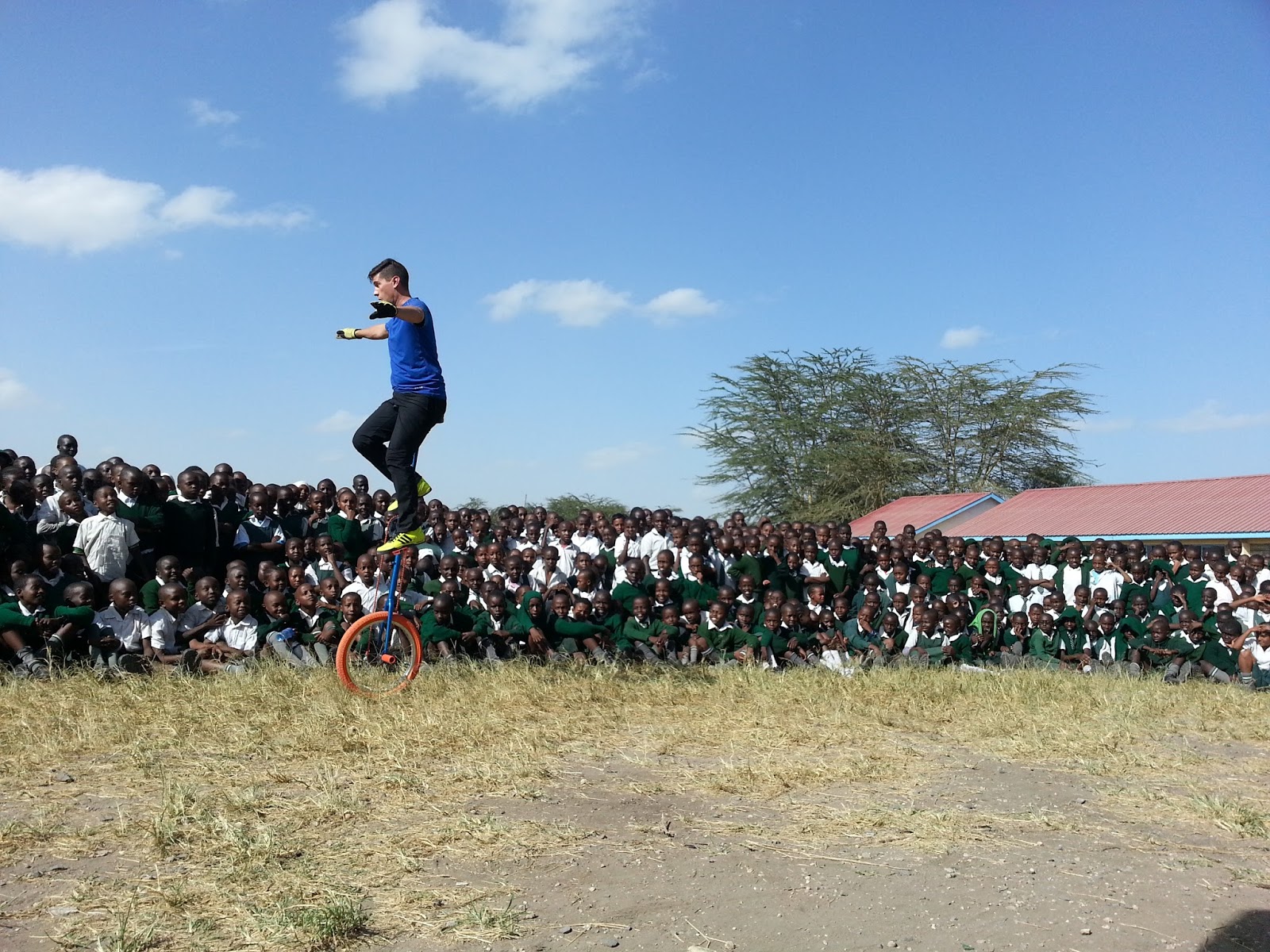 UniShow World: Bega Kwa Bega