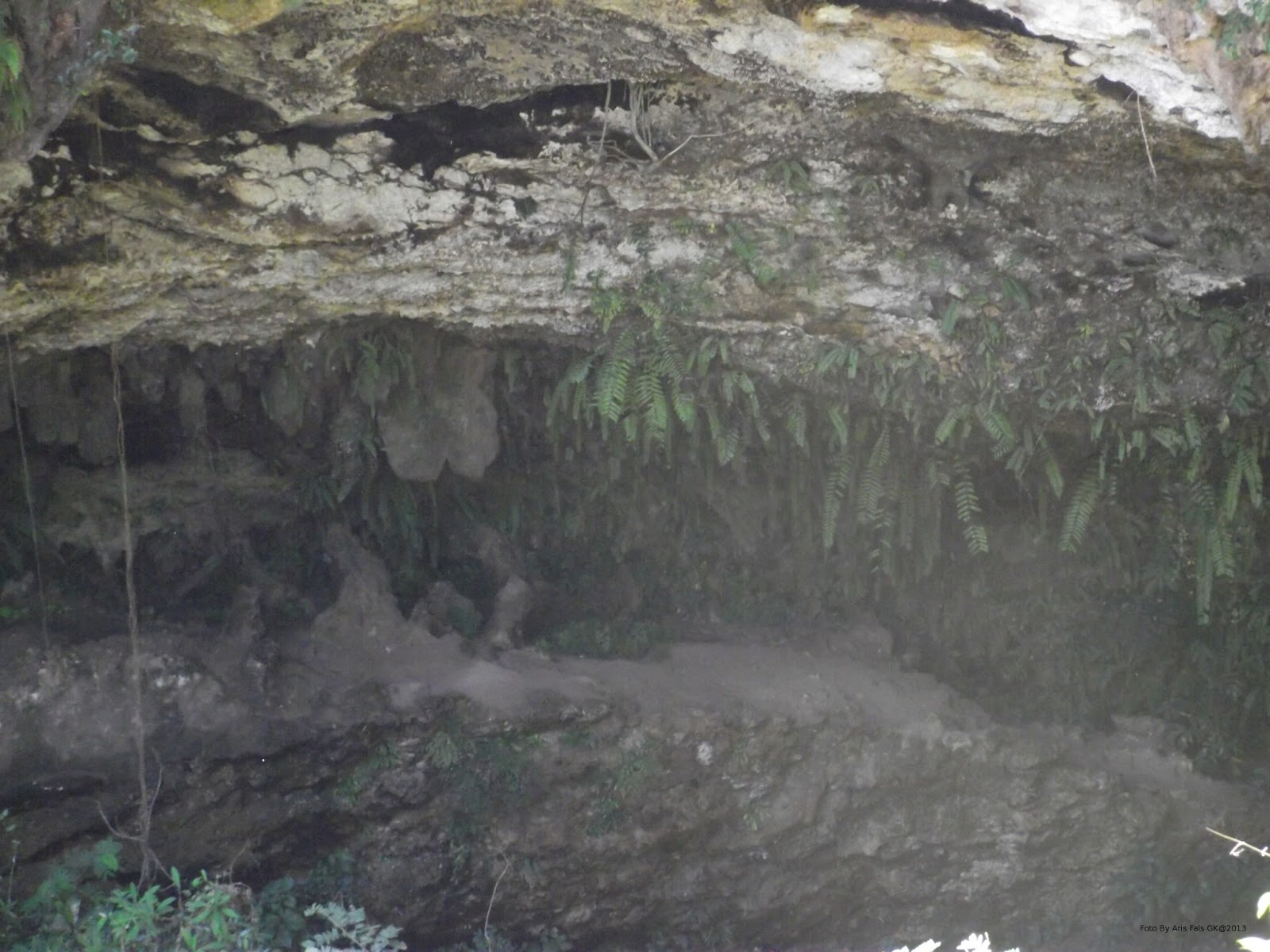 HOTEL AND BEACH TOUR GUNUNGKIDUL: GOA KARS NGINGRONG