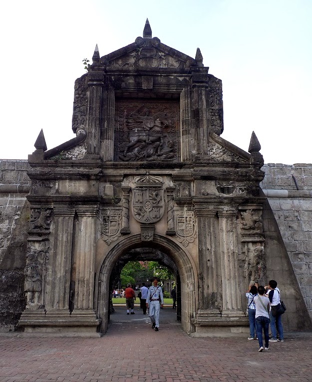 Smart Backpacker: Walled City of Intramuros - "A city within a city"