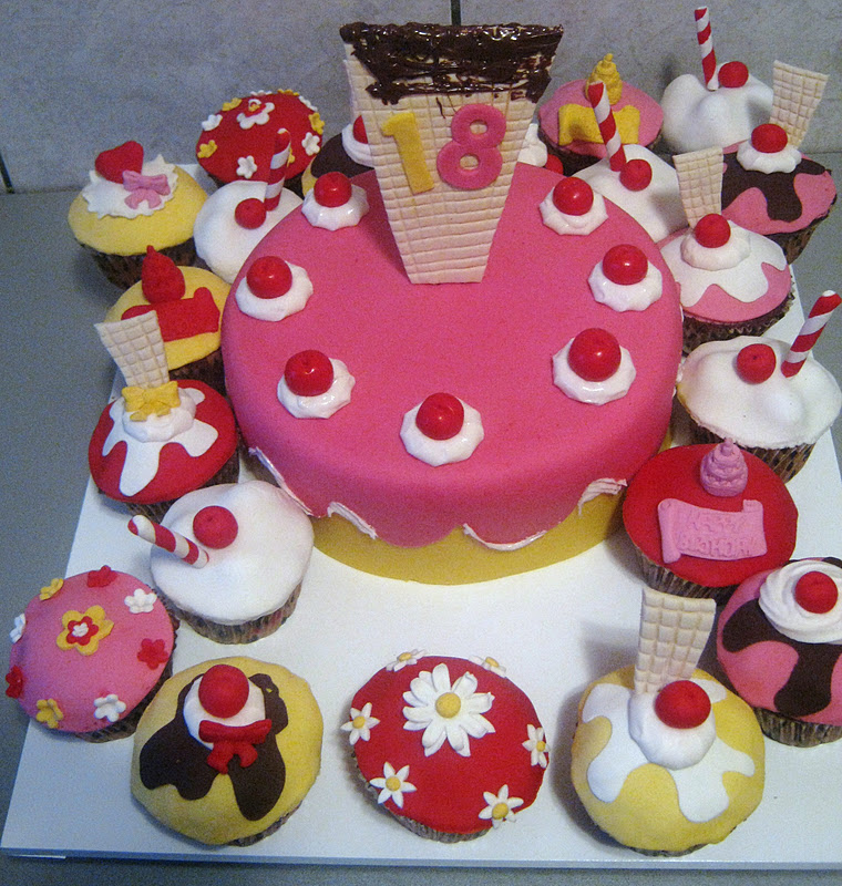 COMANDA TORT BUCURESTI: Tort model tort de inghetata si cupcake