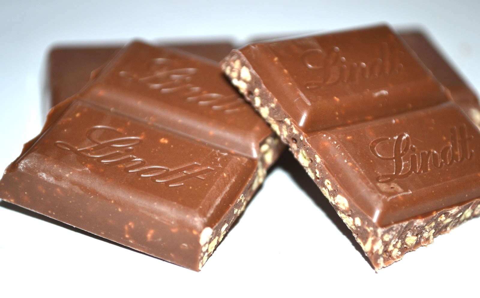 Chocolat Indulgence: Lindt Creamy Milk Cookie Crunch