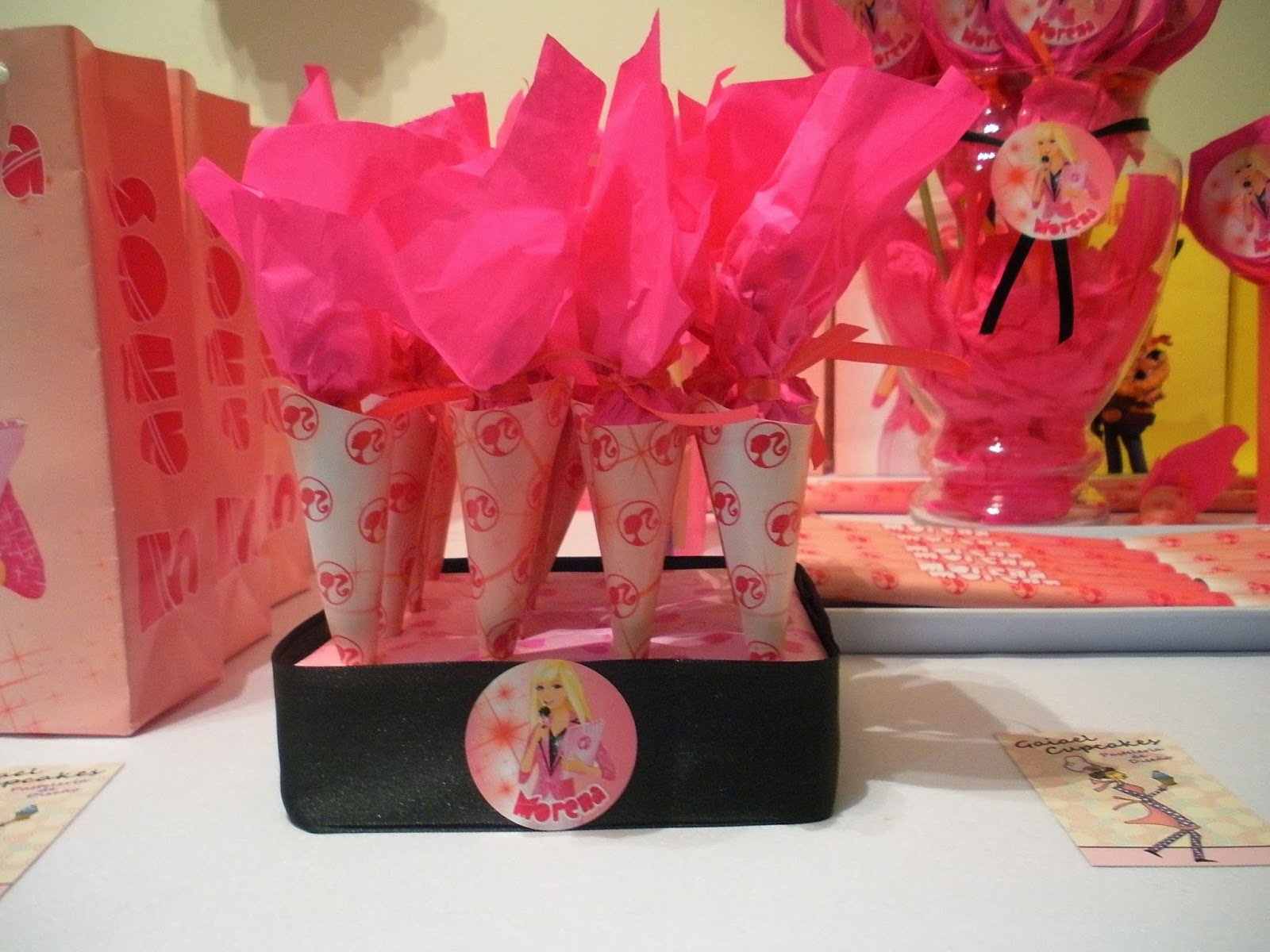 Gaiael Cupcakes, pasteleria de diseño.: Candy bar Barbie para Morena.