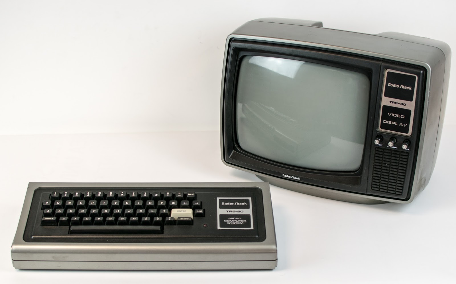 Retromobe - retro mobile phones and other gadgets: TRS-80 Model I (1977)