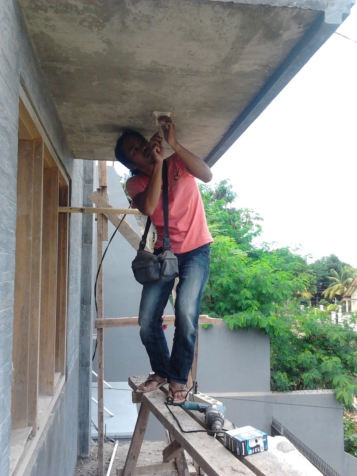 Jasa Instalasi Listrik Dan Air: pasang fitting lampu