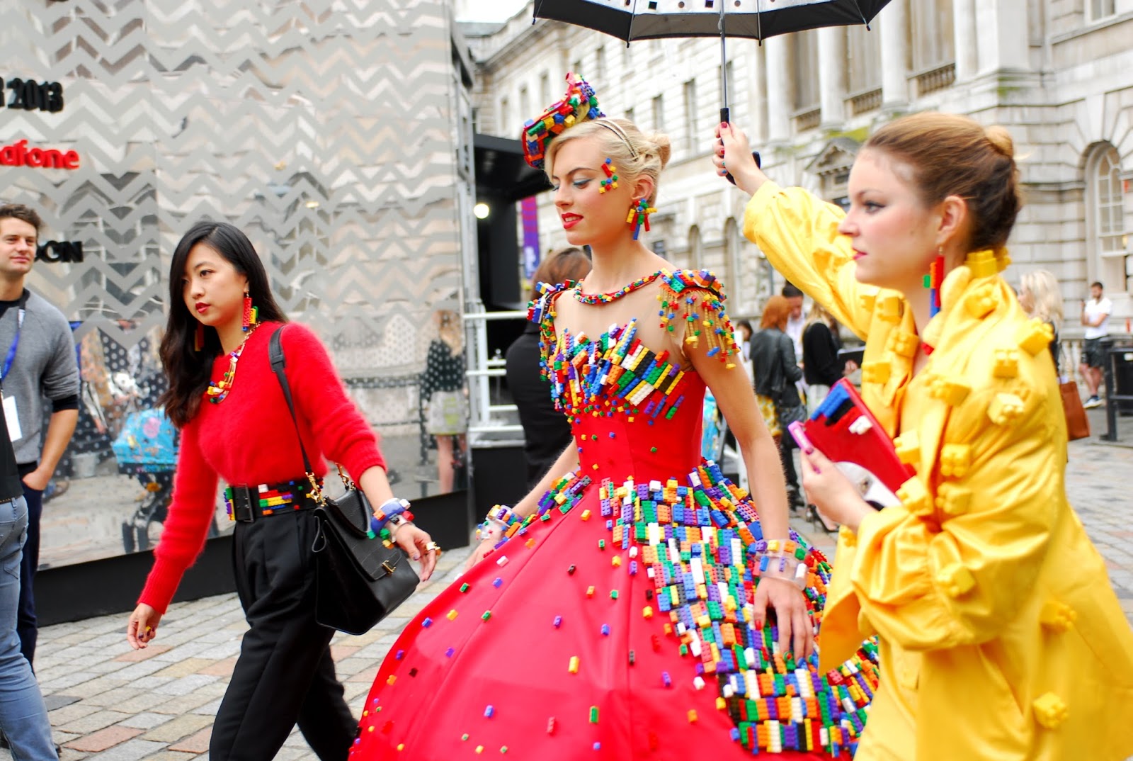Cycle in Heels : THE LEGO DRESS FOR THE FASHION WEEK
