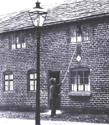 Enfilando: Los "Knocker upper", o "despertadores"