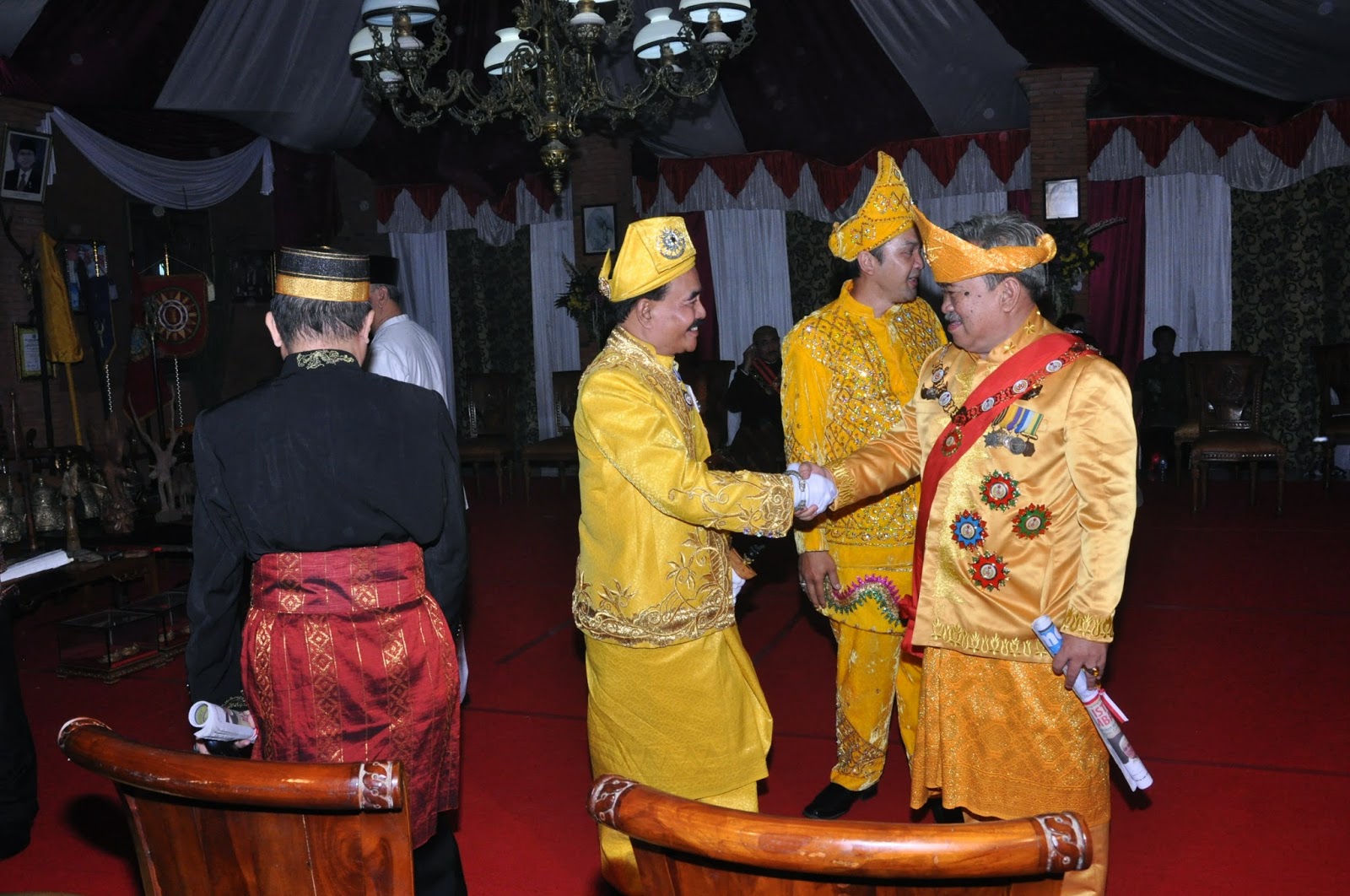 "SULTAN MELAKA DARUL ISLAM" OFFICIAL BLOG: PENYERAHAN DAN PEMAKAIAN ...