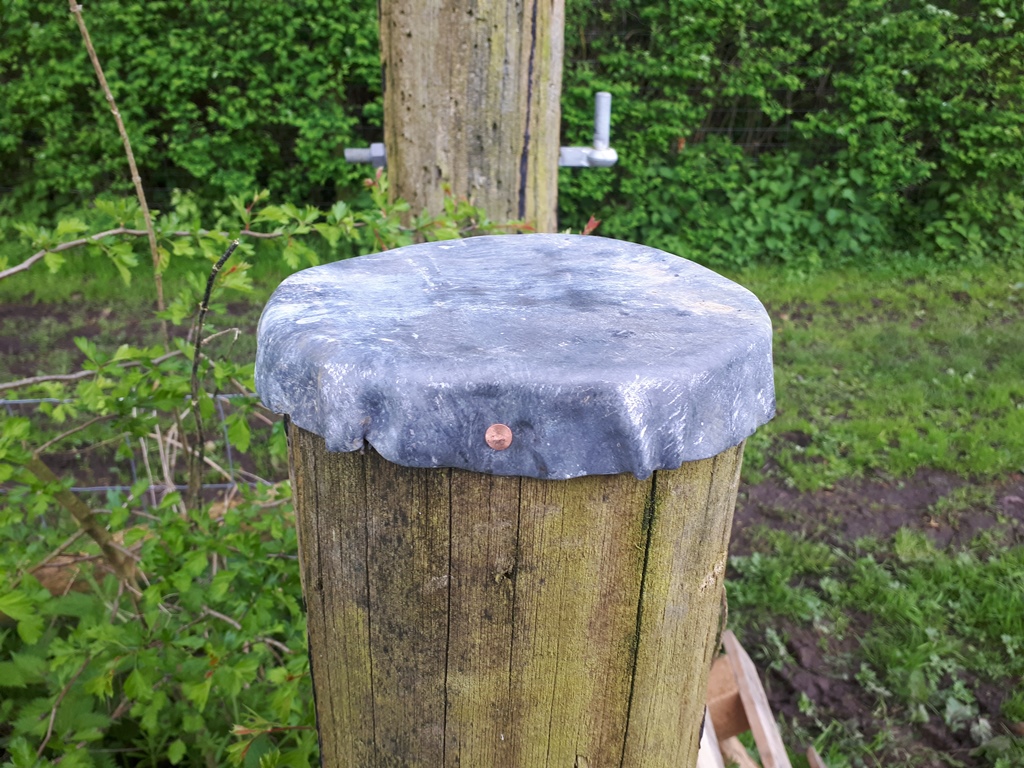 An English Homestead: Capping Fence Posts