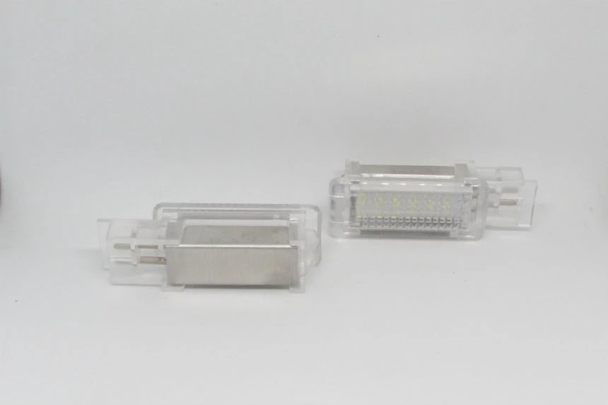Lampu LED Courtesy W203 4D/5D, R171, R199, W209 2D, W240, W639 5D, W176 ...
