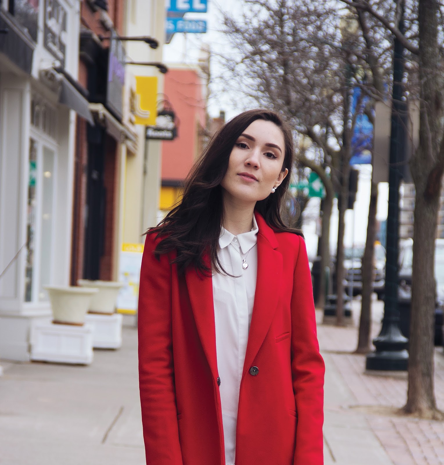 Bright Red Coat | Carolina Pinglo