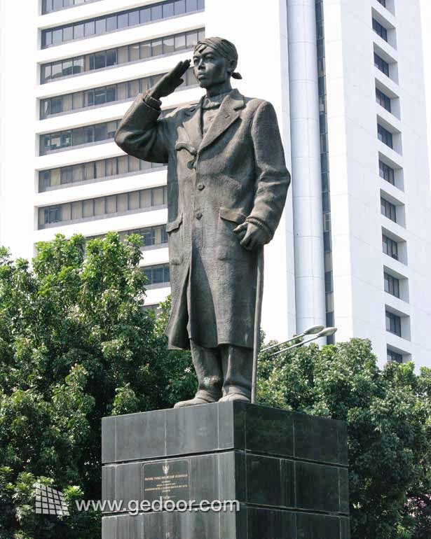 Young, Wild, & Free: Patung