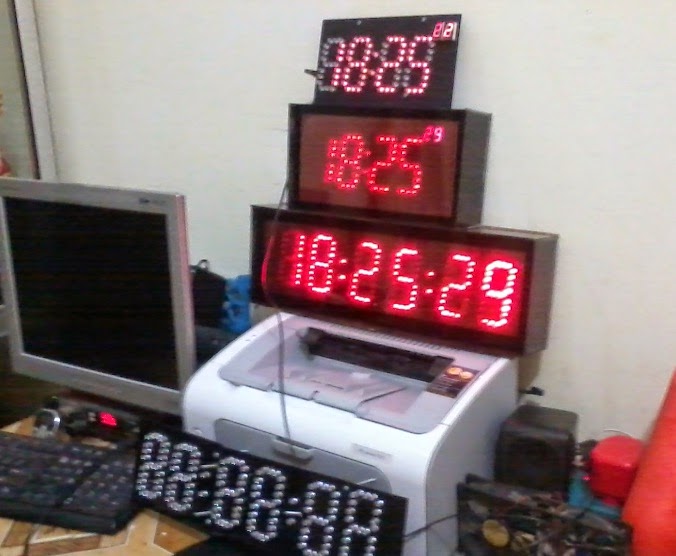 Membuat Jam digital dilengkapi tanggal / kalender dilengkapi source ...