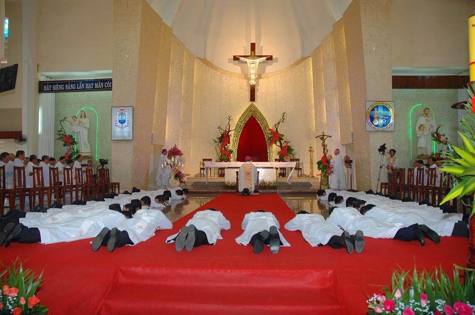 THÁNH LỄ TRUYỀN CHỨC LINH MỤC Giáo Phận Xuân lộc - Giáo Xứ Lang Minh