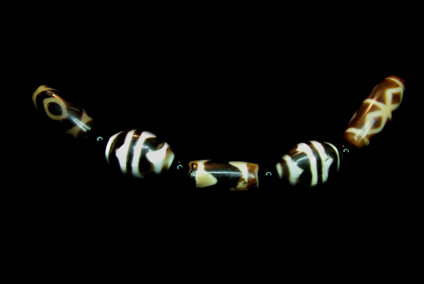 Tibetan dZi and other Himalayan Beads: What is a dZi bead?