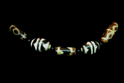 Tibetan dZi and other Himalayan Beads: What is a dZi bead?