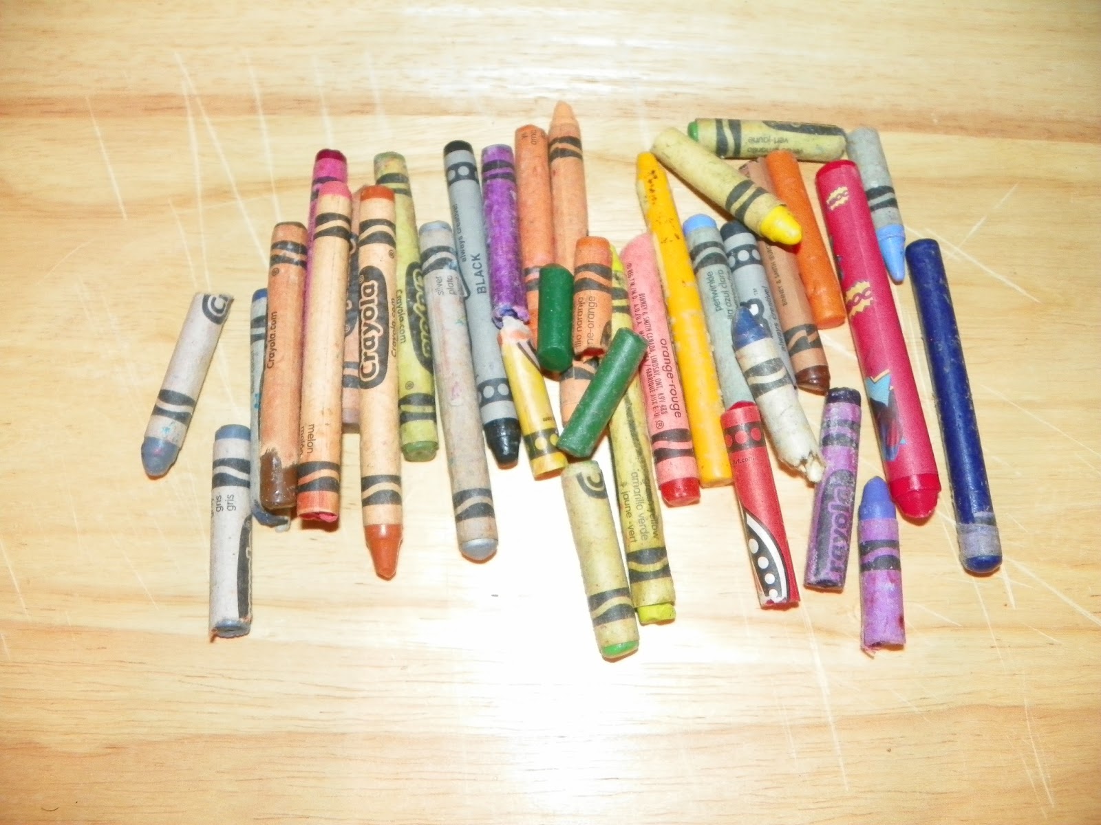 TanaraBears Blogs!: DIY: Multicolour Crayons! - Tutorial