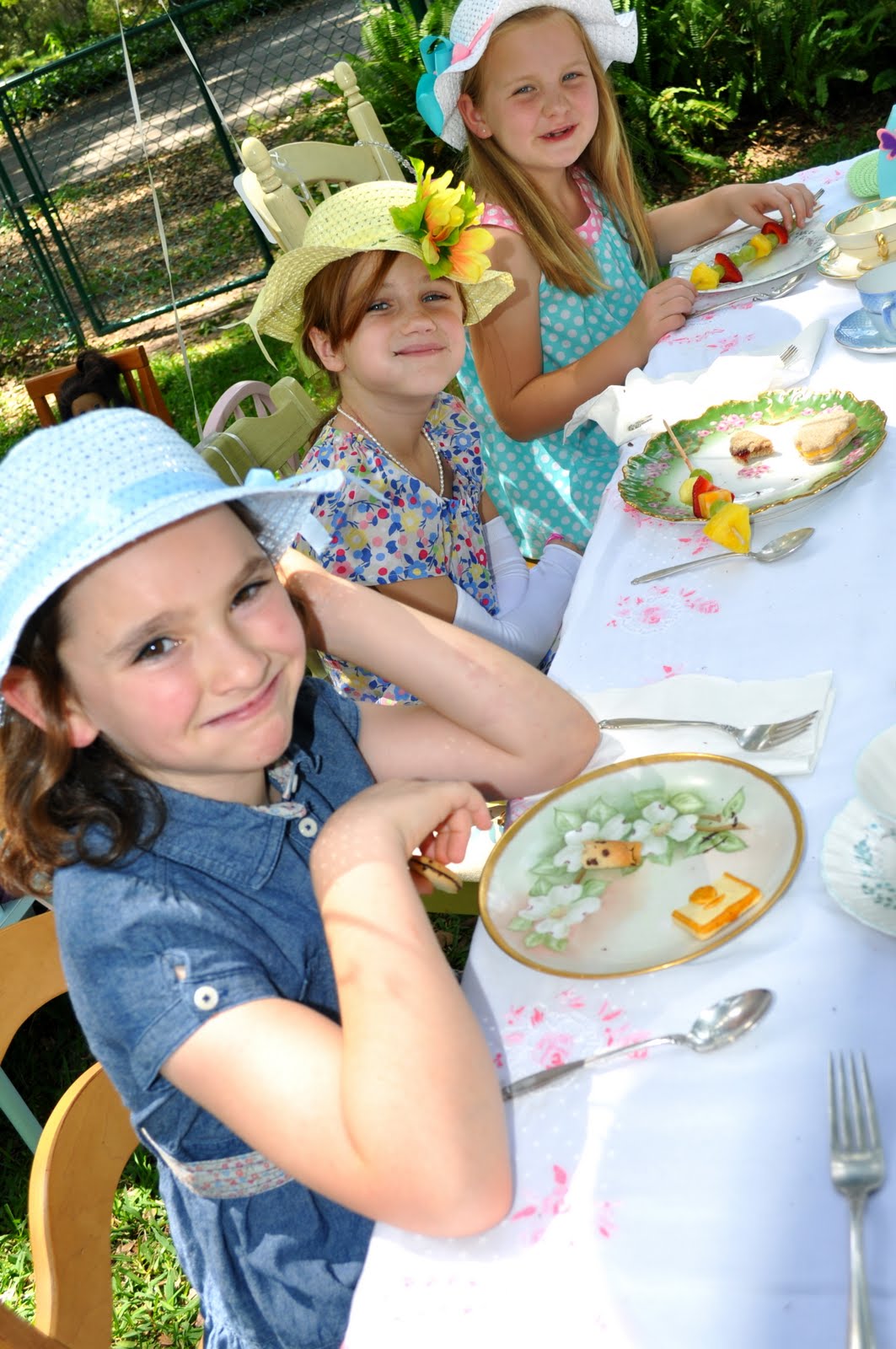 ewe hooo!: A Delightful Doll Tea Party!