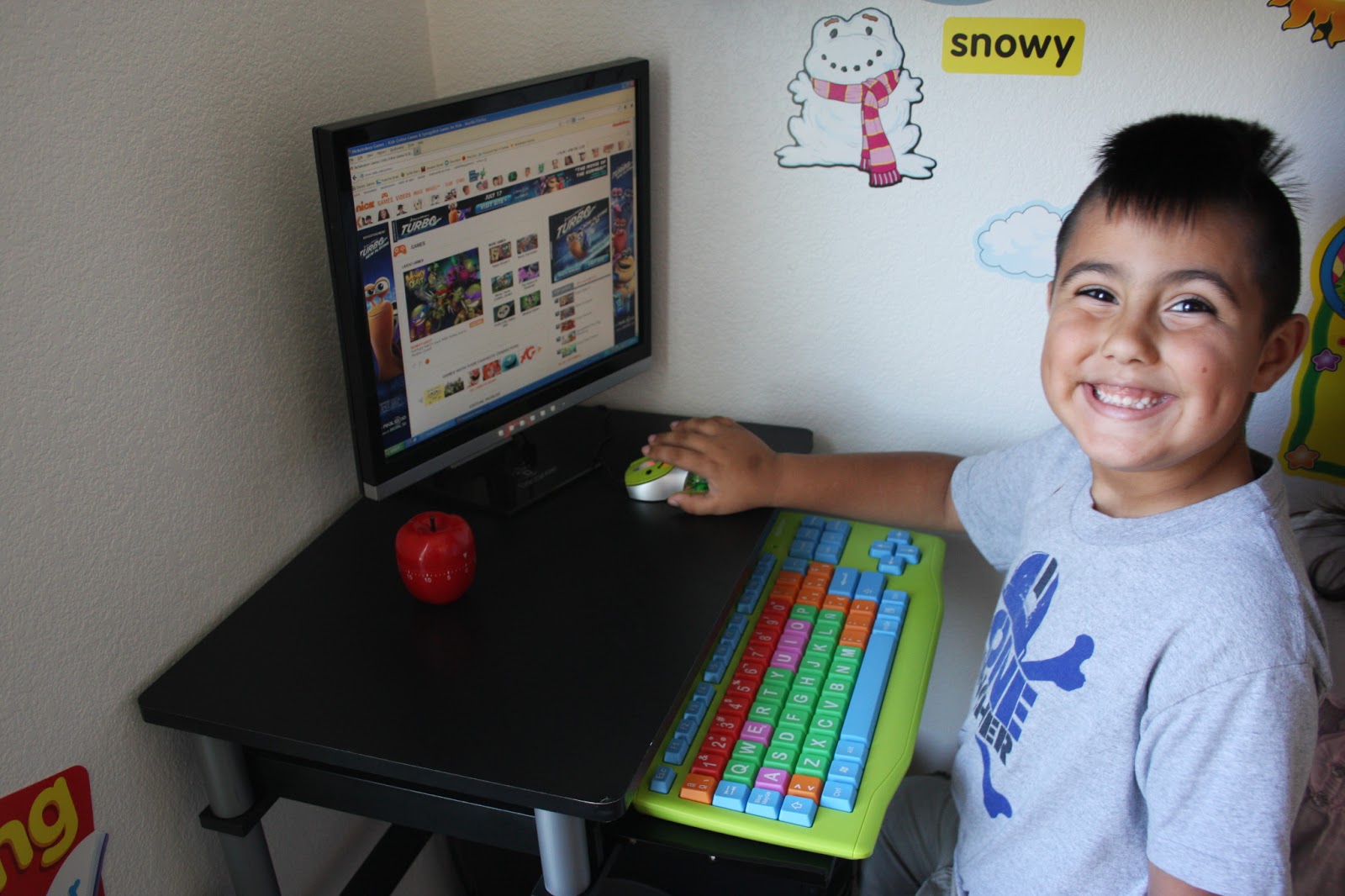 Mrs. Amador's Home Daycare: Our NEW Computer Station!