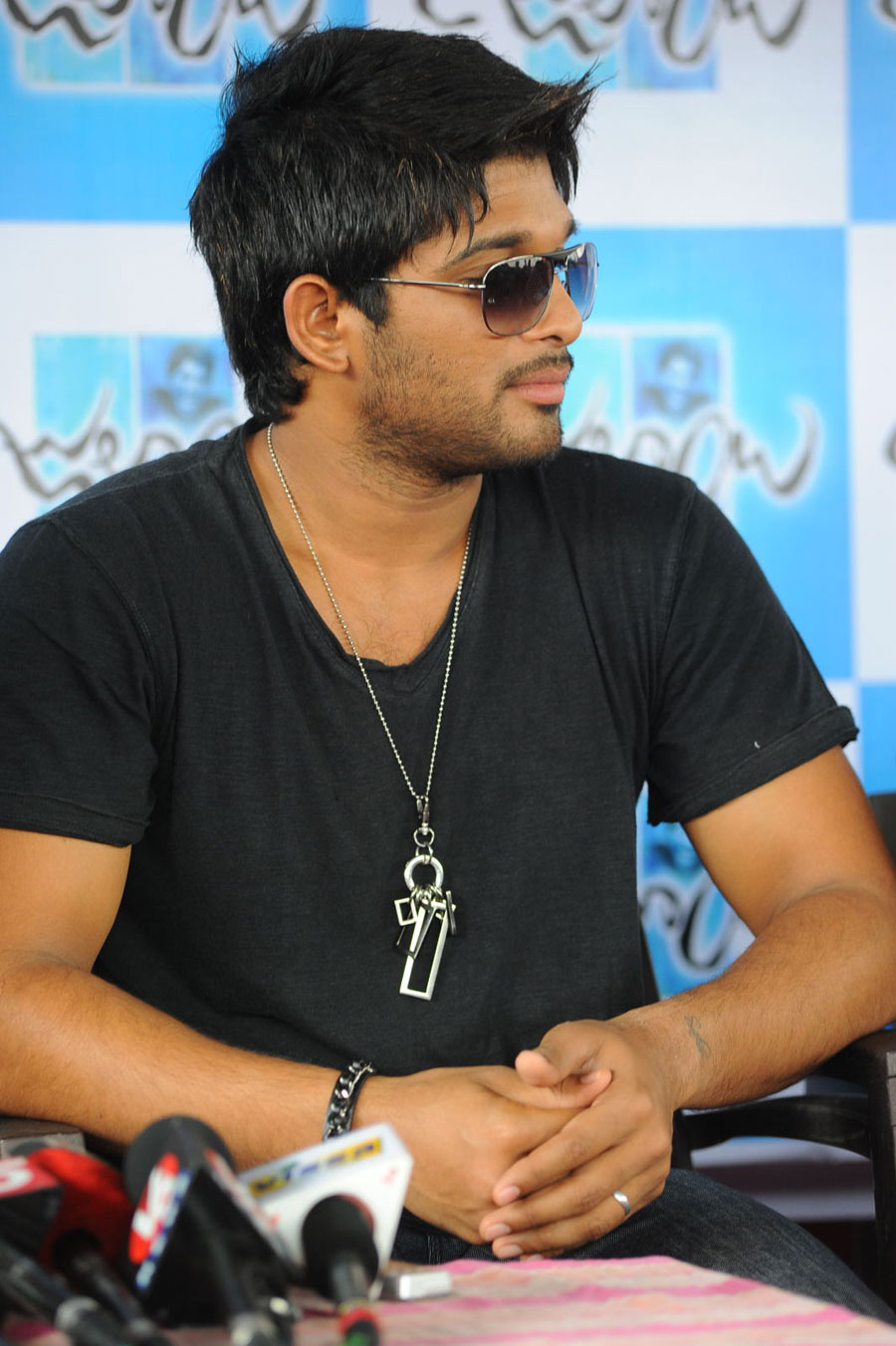 Allu Arjun latest Stylish Stills at Julayi Press Meet