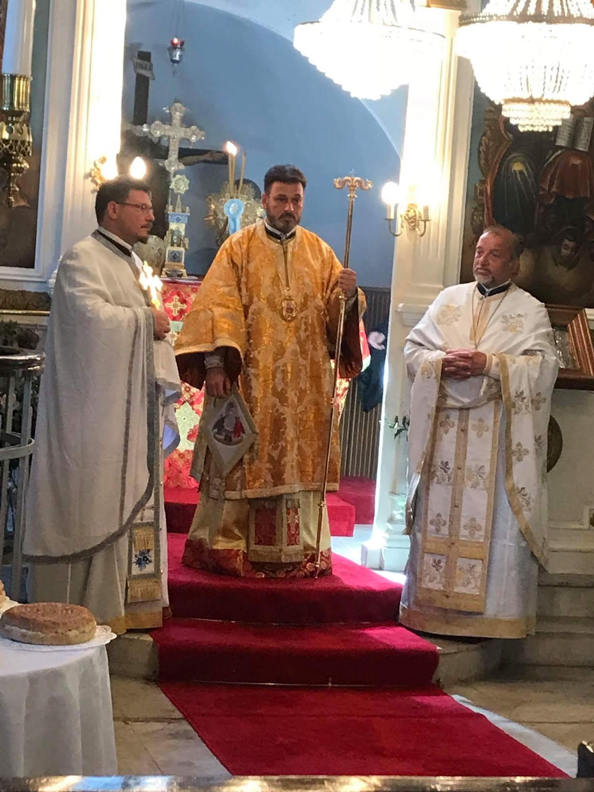 ΦΩΣ ΦΑΝΑΡΙΟΥ: ΣΤΗΝ ΜΕΤΑΜΟΡΦΩΣΗ ΤΗΣ ΚΟΙΝΟΤΗΤΟΣ ΚΑΝΔΥΛΛΙ ΣΤΗ ΧΑΛΚΗΔΟΝΑ (ΦΩΤΟ)