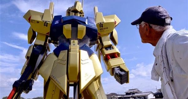 67 Year old Okada Finishes his Second Wooden Mobile Suit Project ...