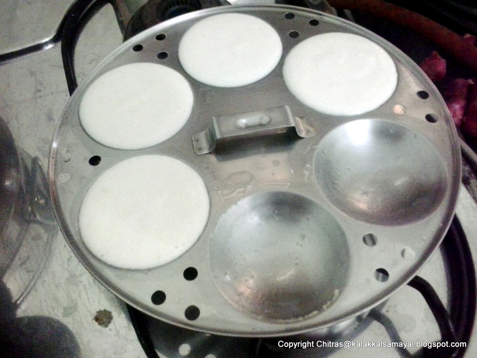 kalakkalsamayal: Making Idly