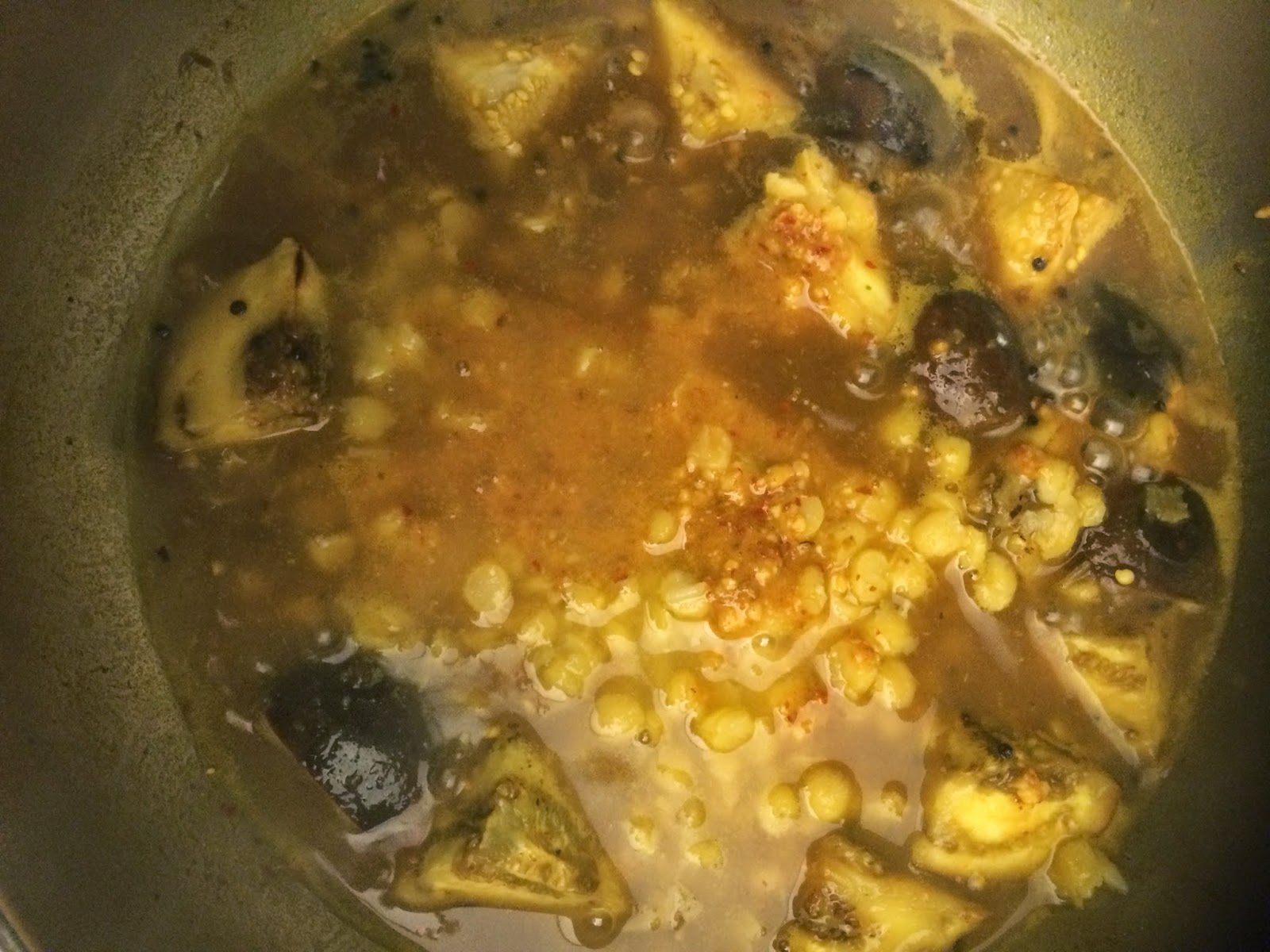 Swathi's Kitchen: Brinjal Pulippu Kootu