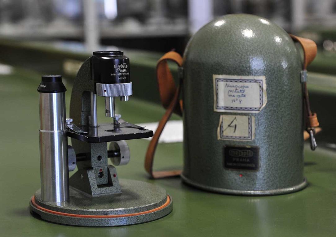 Museo de Ciencias Naturales Instituto Luis Vives. Valencia: Microscopio ...