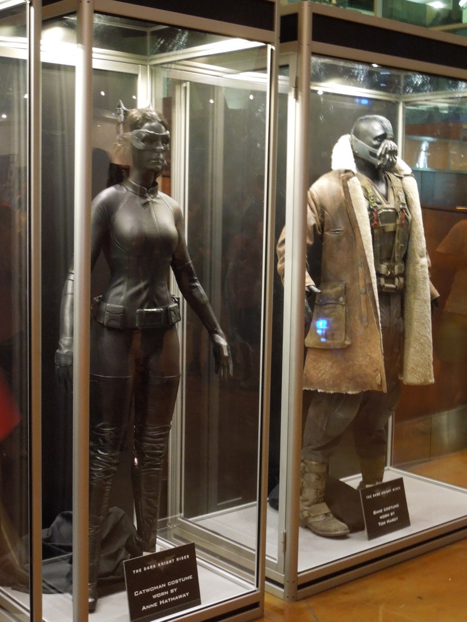 Hollywood Movie Costumes and Props: The Dark Knight Rises original ...