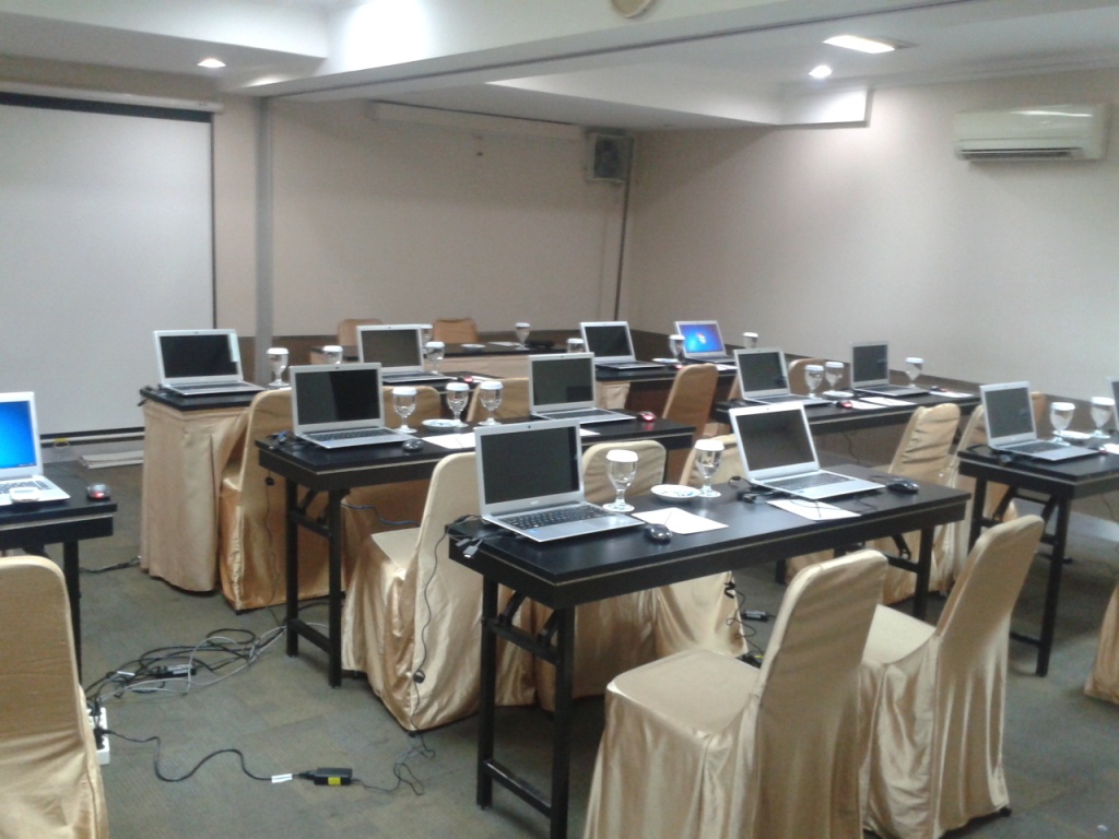 SEWA LAPTOP MEDAN 081370298606 - RENTAL MULTIMEDIA MEDAN 0813-7029-8606