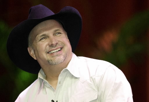 El Mundo Secreto De Las Canciones: GARTH BROOKS - Standing Outside The Fire
