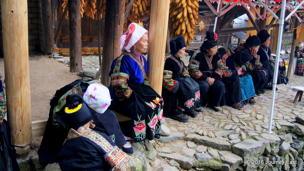 FolkCostume&Embroidery: Folded cloth applique of the Hmu [Miao] in ...