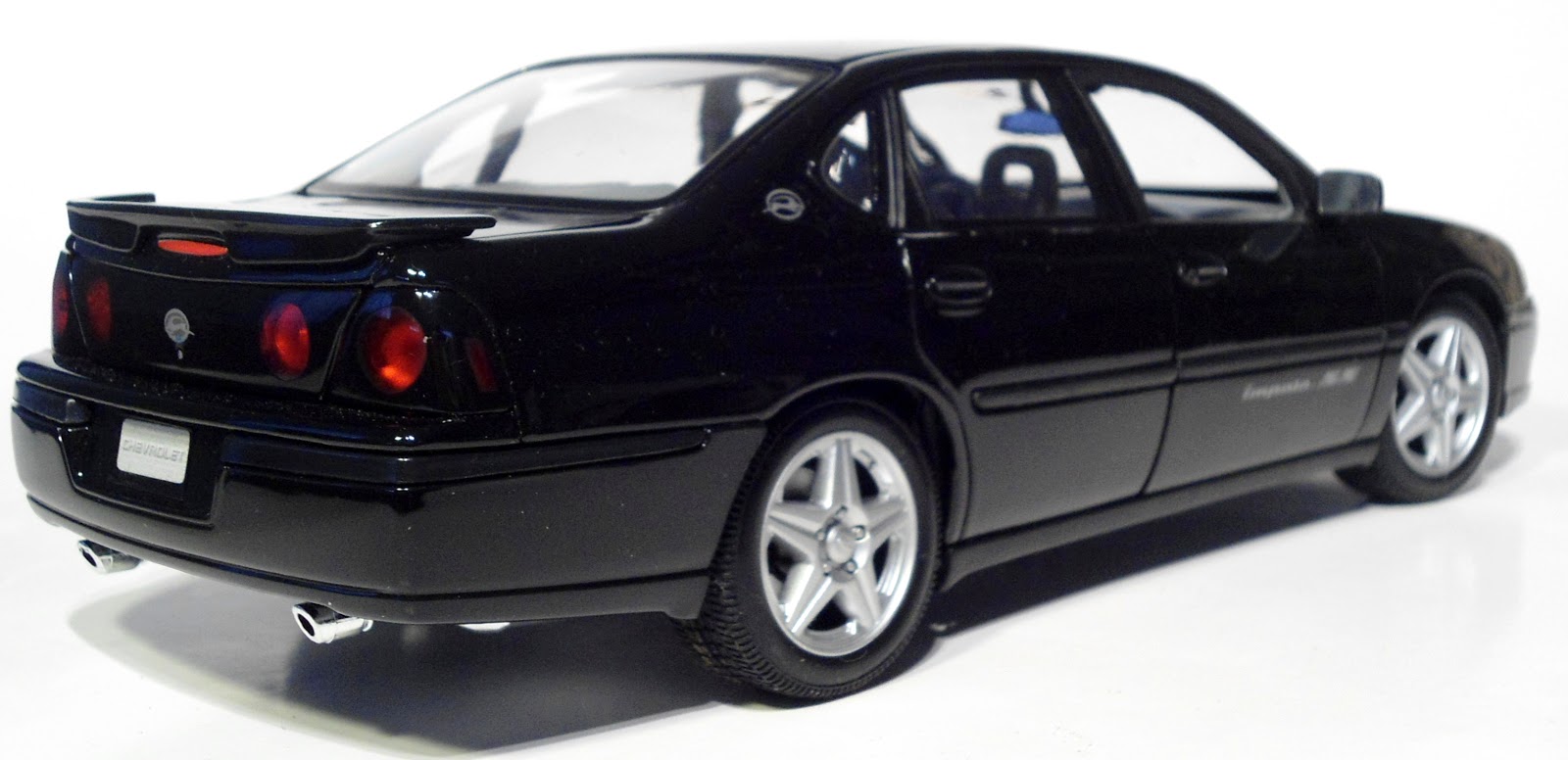 EL Coleccionista DieCast: Chevrolet Impala SS 2002