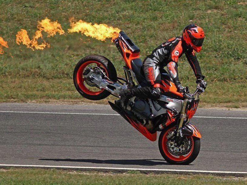 OTO HABERS: MOTOR RESİMLERİ