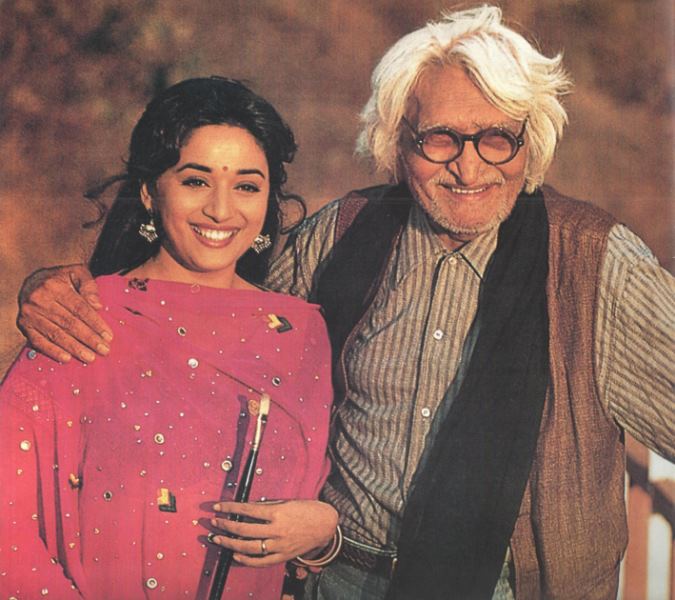 Madhuri Dixit Memorial Photo With Mf Hussain 9126