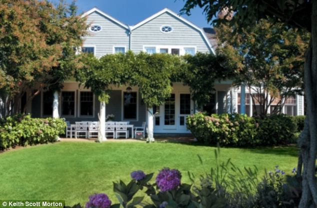 Hydrangea Hill Cottage: A Hamptons Shingled Cottage