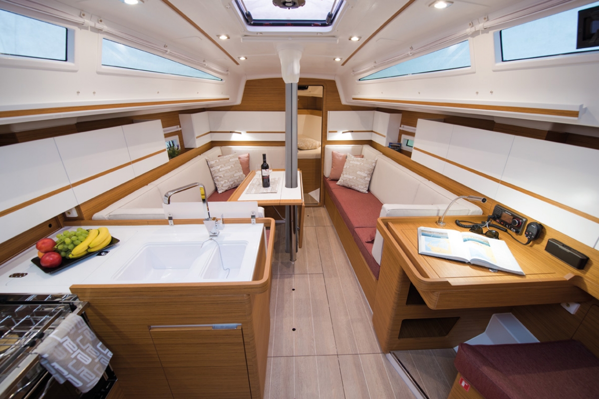 Mare di Barche: Elan E4