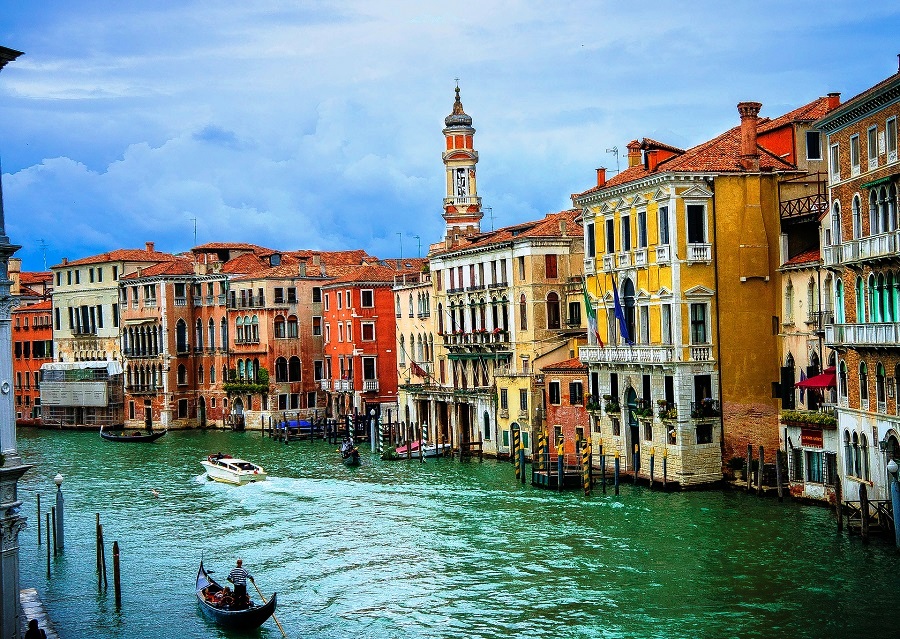 Venice, Italy - The Gorgeous City of Canals and Bridges (The Floating ...