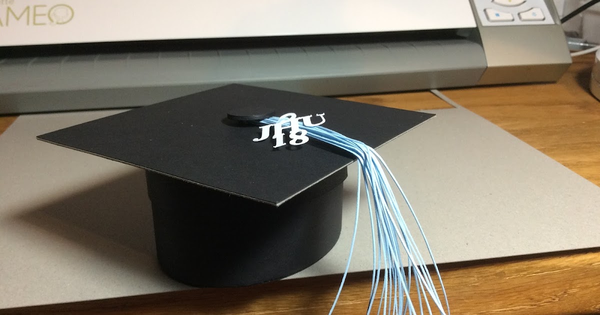Papercrafts and other fun things: Graduation Hat Box
