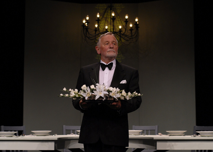 Theatre Photography, set design, graphic design and reviews: 'Dinner ...