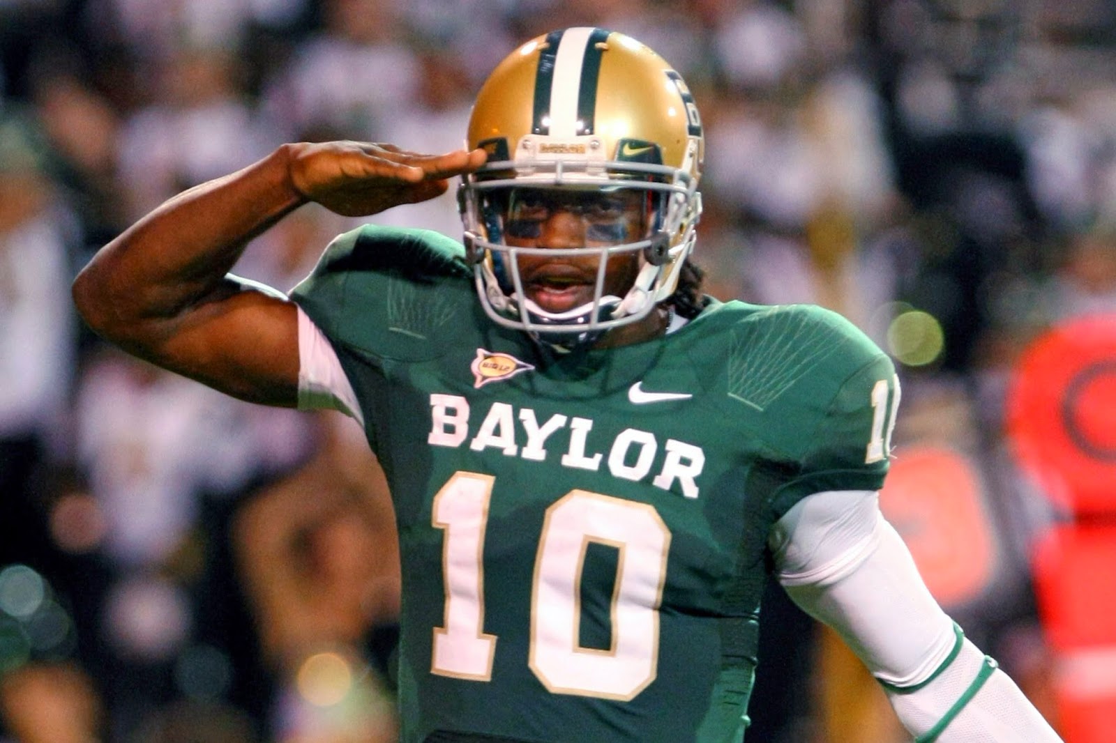 Baylor's new stadium topped off with RGIII statue