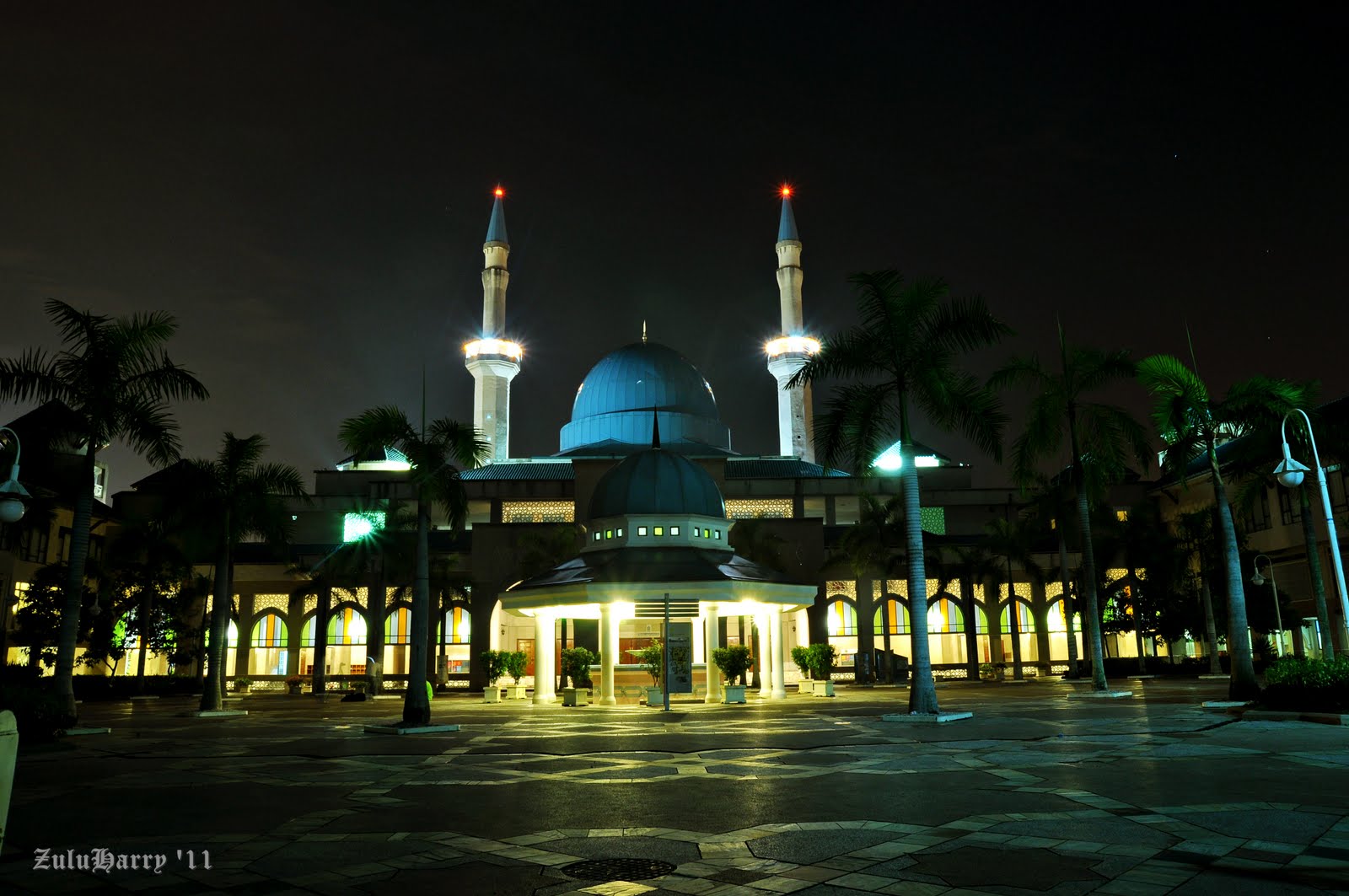 dalam sujudku: i'tikaf di Sultan Haji Ahmad Shah Mosque | International ...