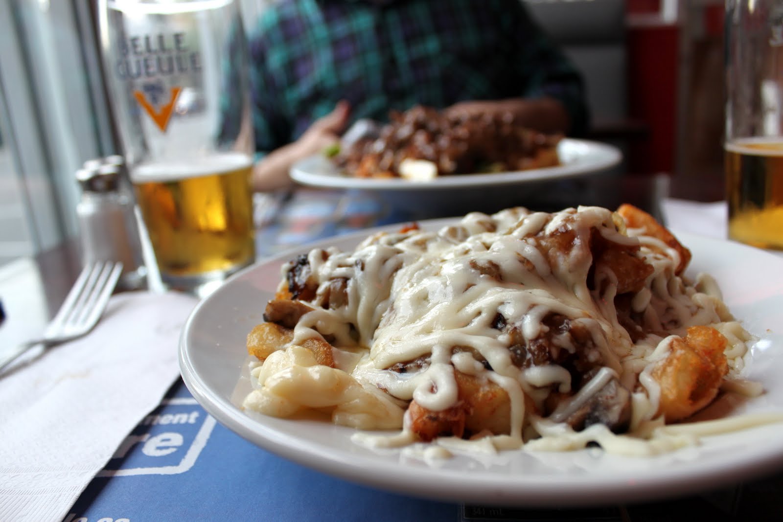 Moi peux-tu venir ?: Spécial poutine - Claudine à Poutineville