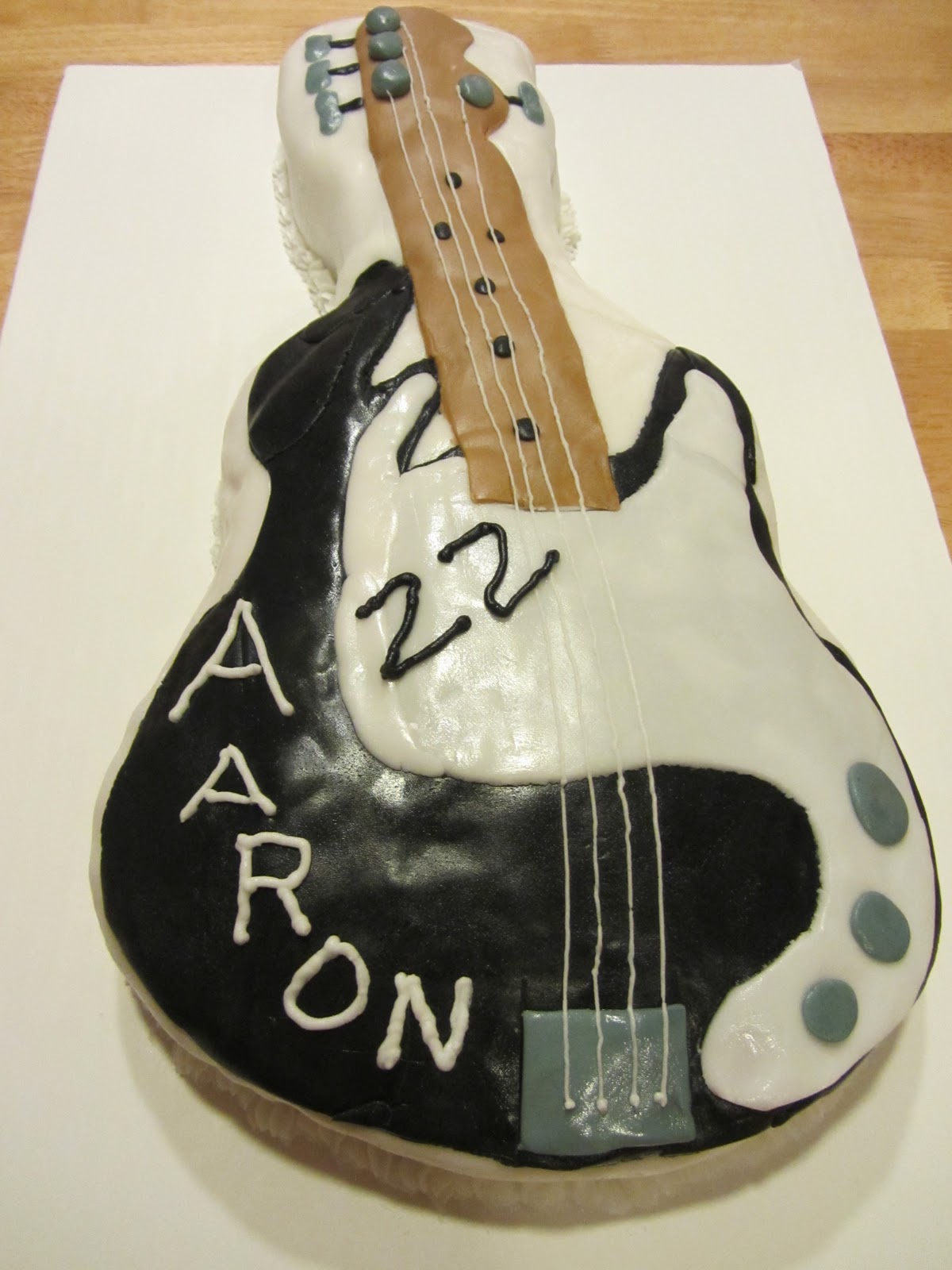 The Fairy Cake Mother: Bass Guitar Birthday Cake