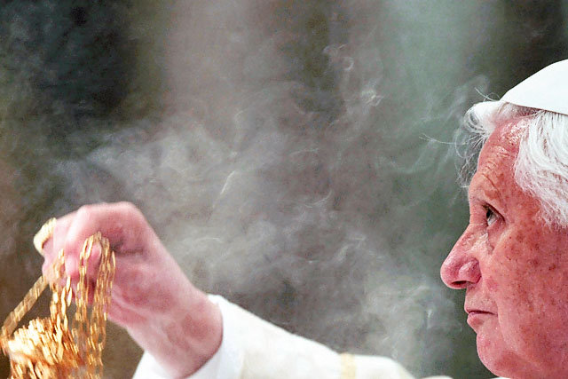 Revista Católicos: O que significa o incenso nas celebrações litúrgicas?