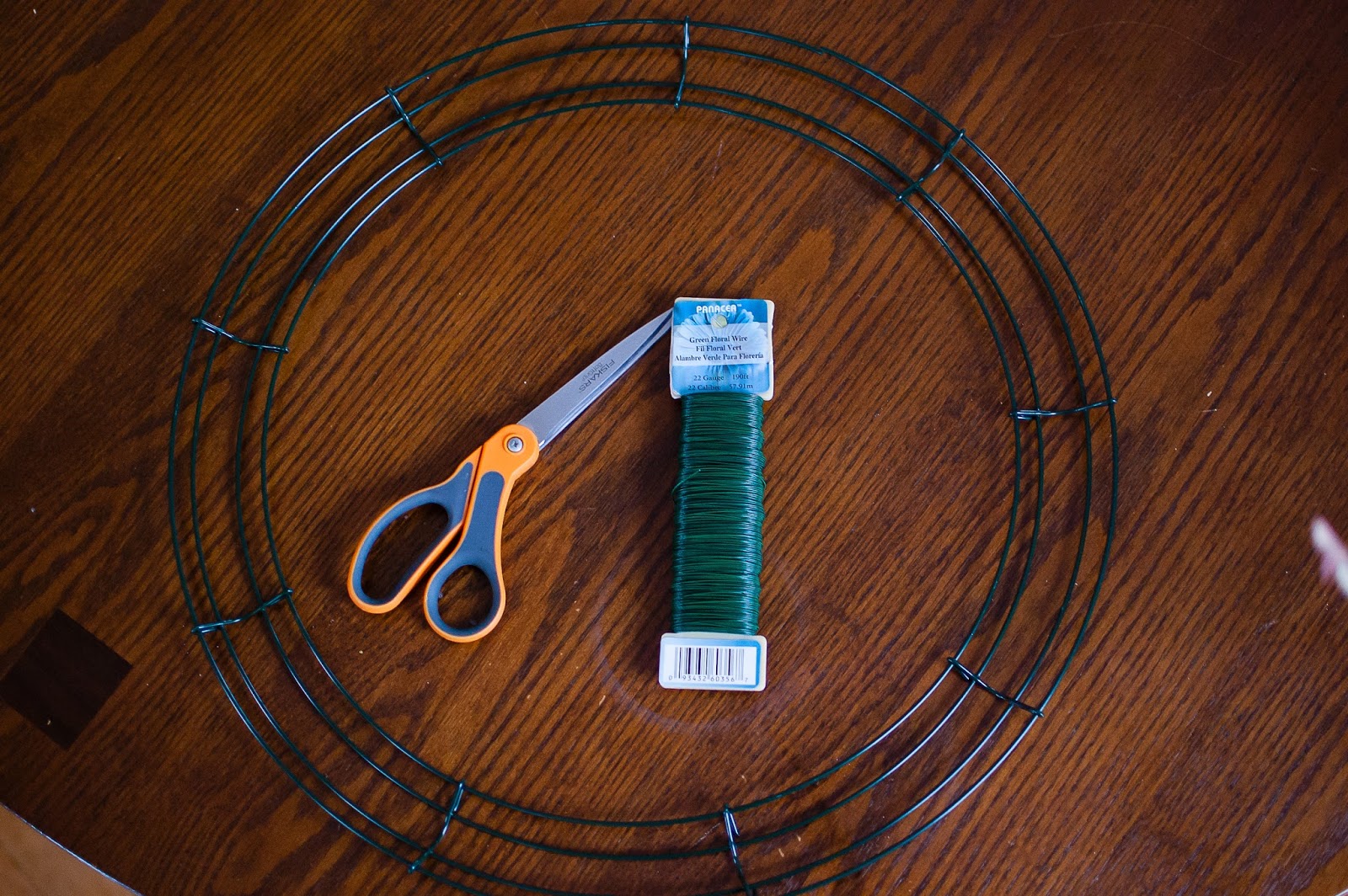 Merry Making: An Easy DIY Wreath Tutorial - Pine Street Days